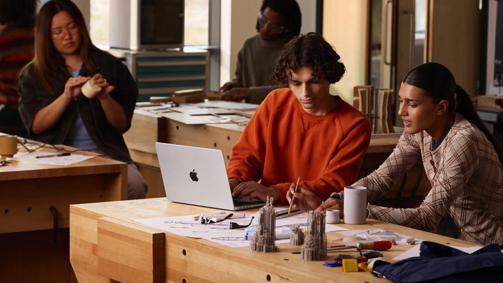 MacBook Pro Battery Life Tested: Real Workflows Explained